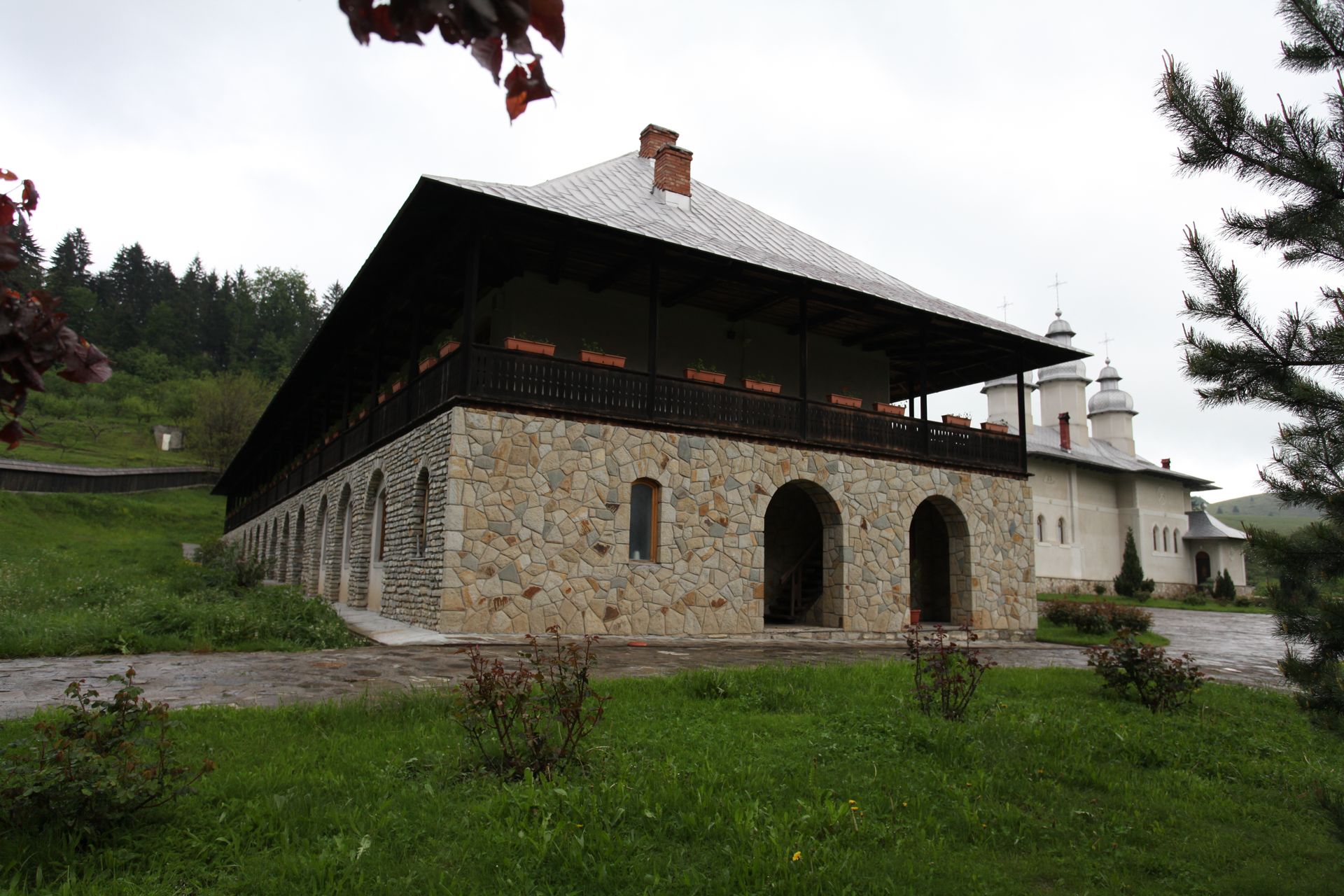 Istoria Mănăstirii Almaș | Mănăstirea Almaș